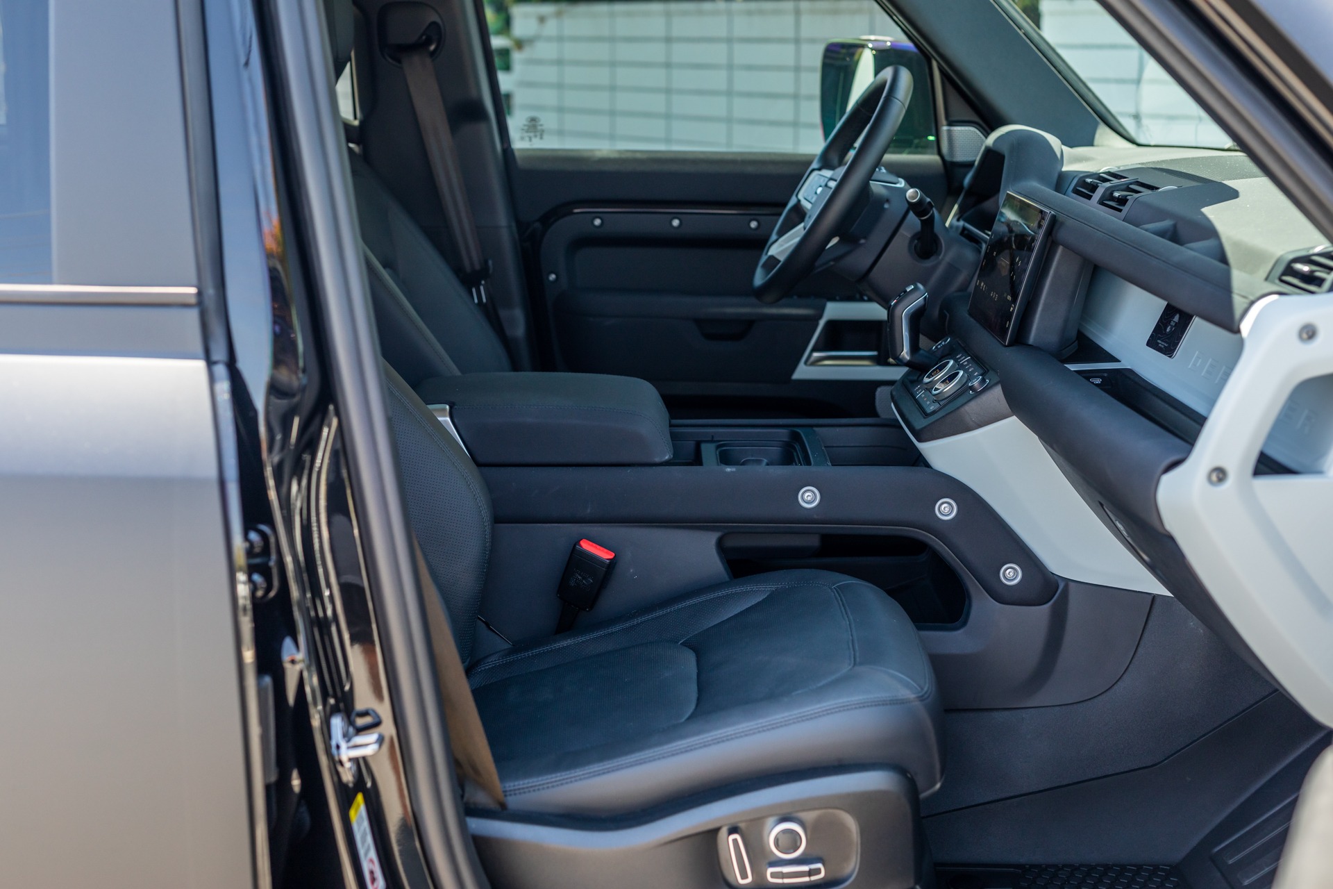 Used 2023 Land Rover TREK Pack Defender 130 SE For Sale (Sold) | iLusso ...
