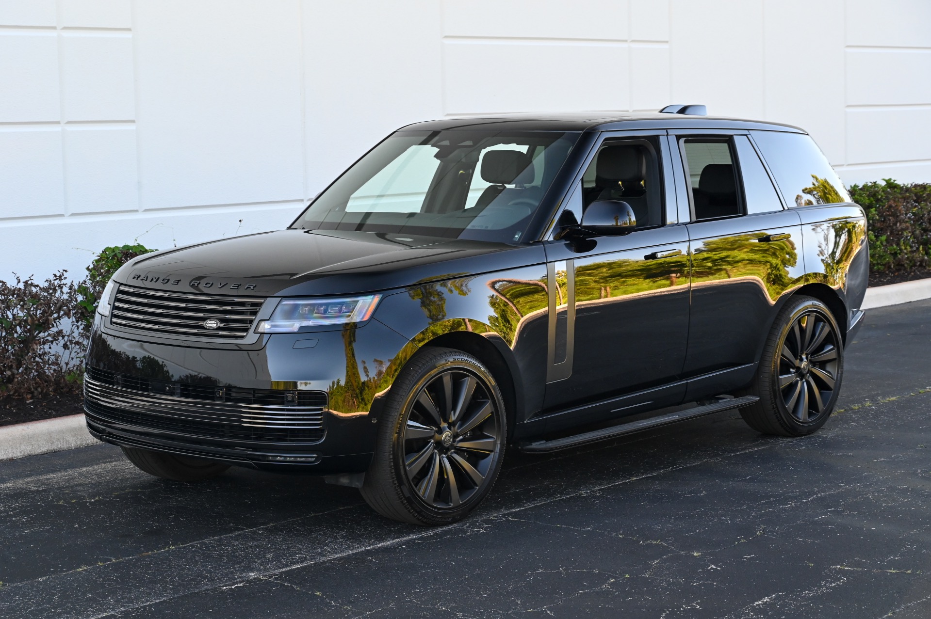 Used 2025 Land Rover Range Rover P615 SV For Sale ($209,900) | iLusso ...